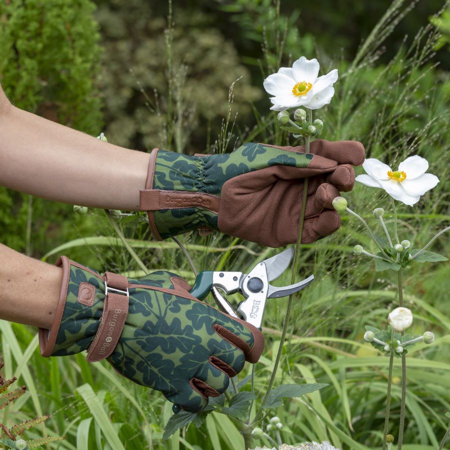 Burgon & Ball Love The Glove oak leaf gloves - moss - m/l | Woodland ...